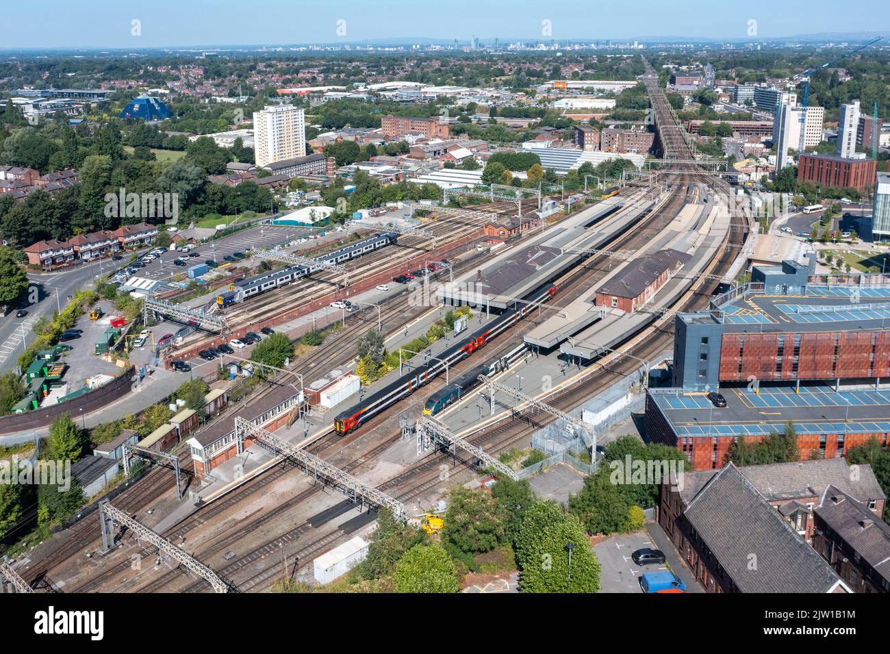 Stockport railway station hi-res stock photography and images - Alamy