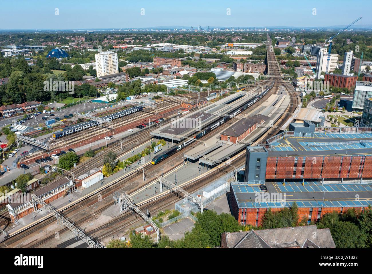 Stockport railway station hi-res stock photography and images - Alamy