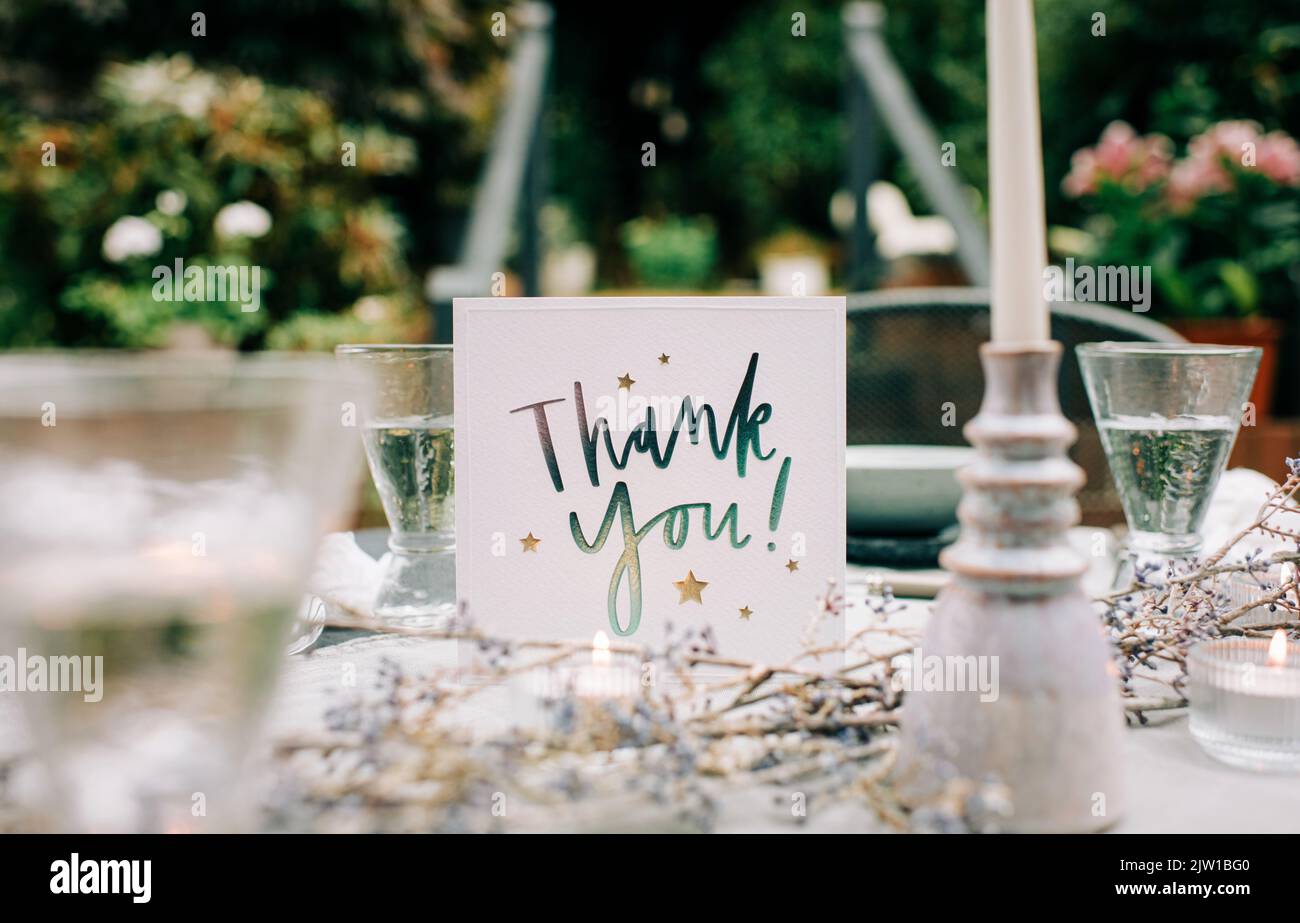 A thank you card on a decorated dinner table Stock Photo - Alamy