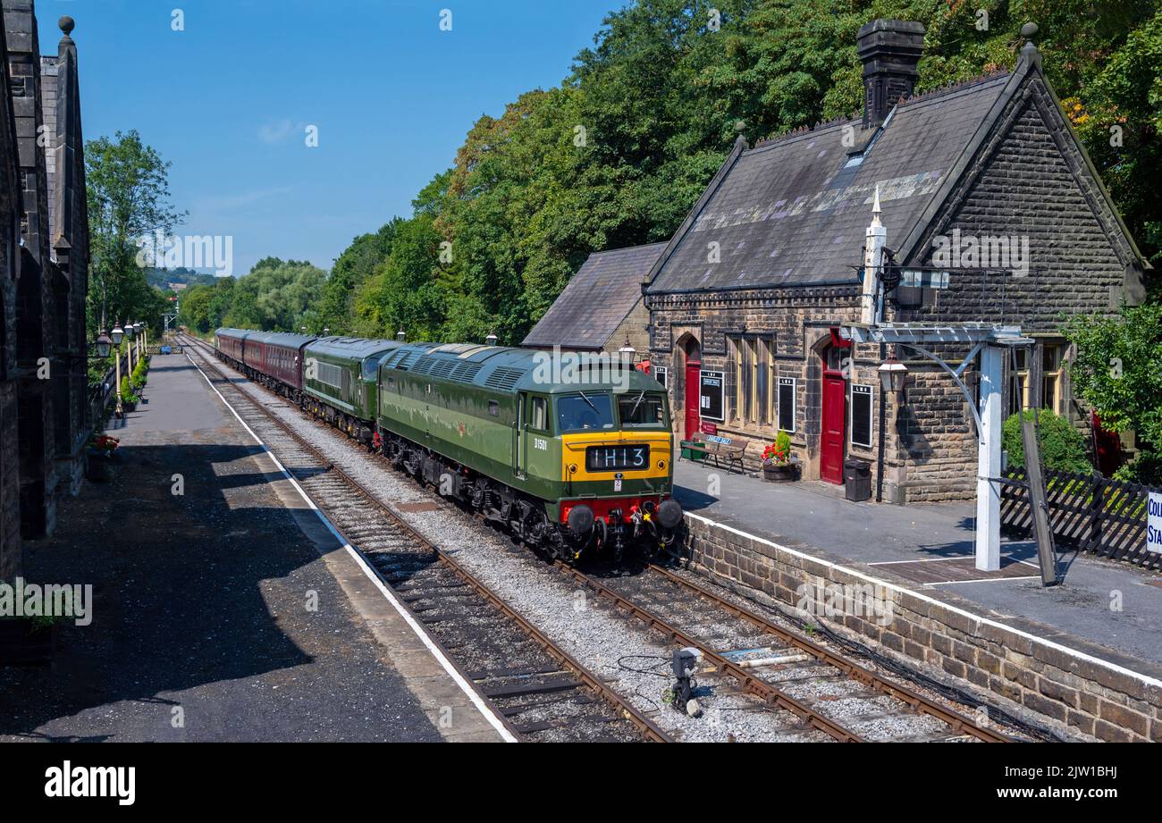 Class 47 47402 D1501 and Peak D8 with the 13.30 Rowsley South to ...