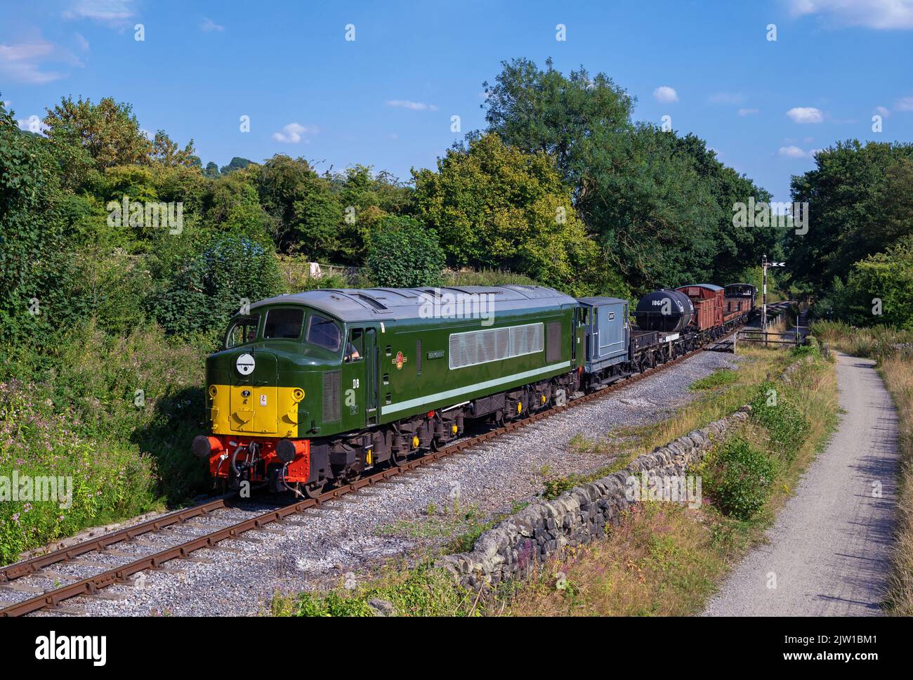 Class 44 D8 Penyghent 16.20 Matlock Riverside to Rowsley South Goods ...