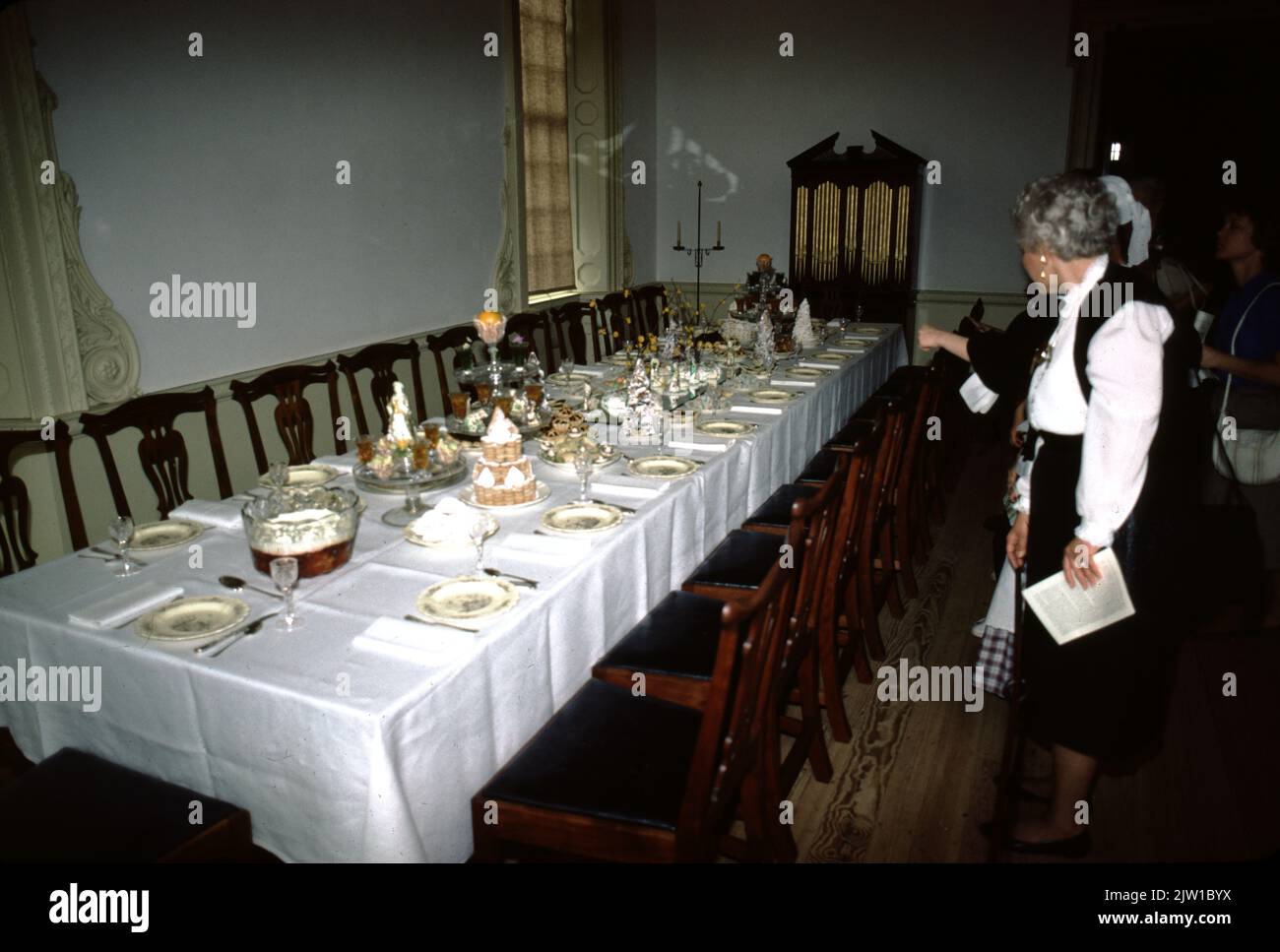 Colonial dining table and meal hi-res stock photography and images - Alamy