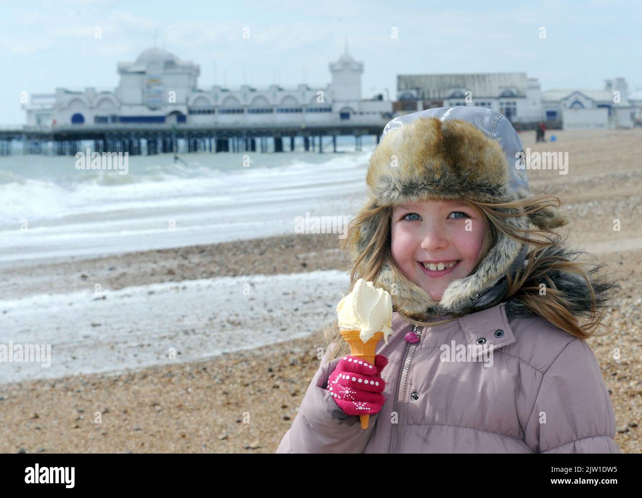 ITS NOT TOO COLD FOR AN ICE CREAM. 7 YEAR OLD PIPPA DEVEREUX FROM ...