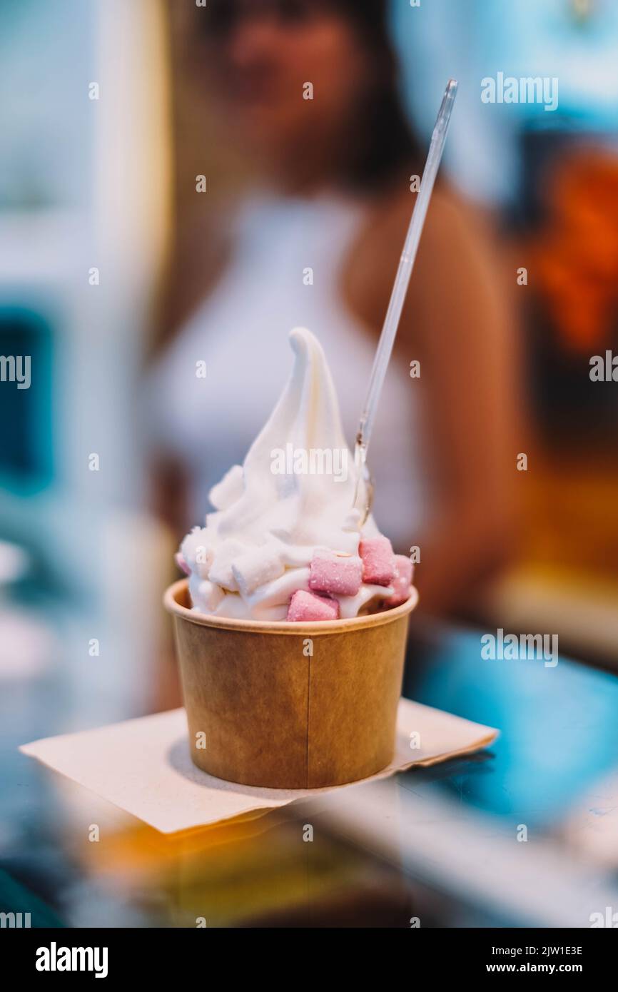 Fancy ice cream scoop hi-res stock photography and images - Alamy