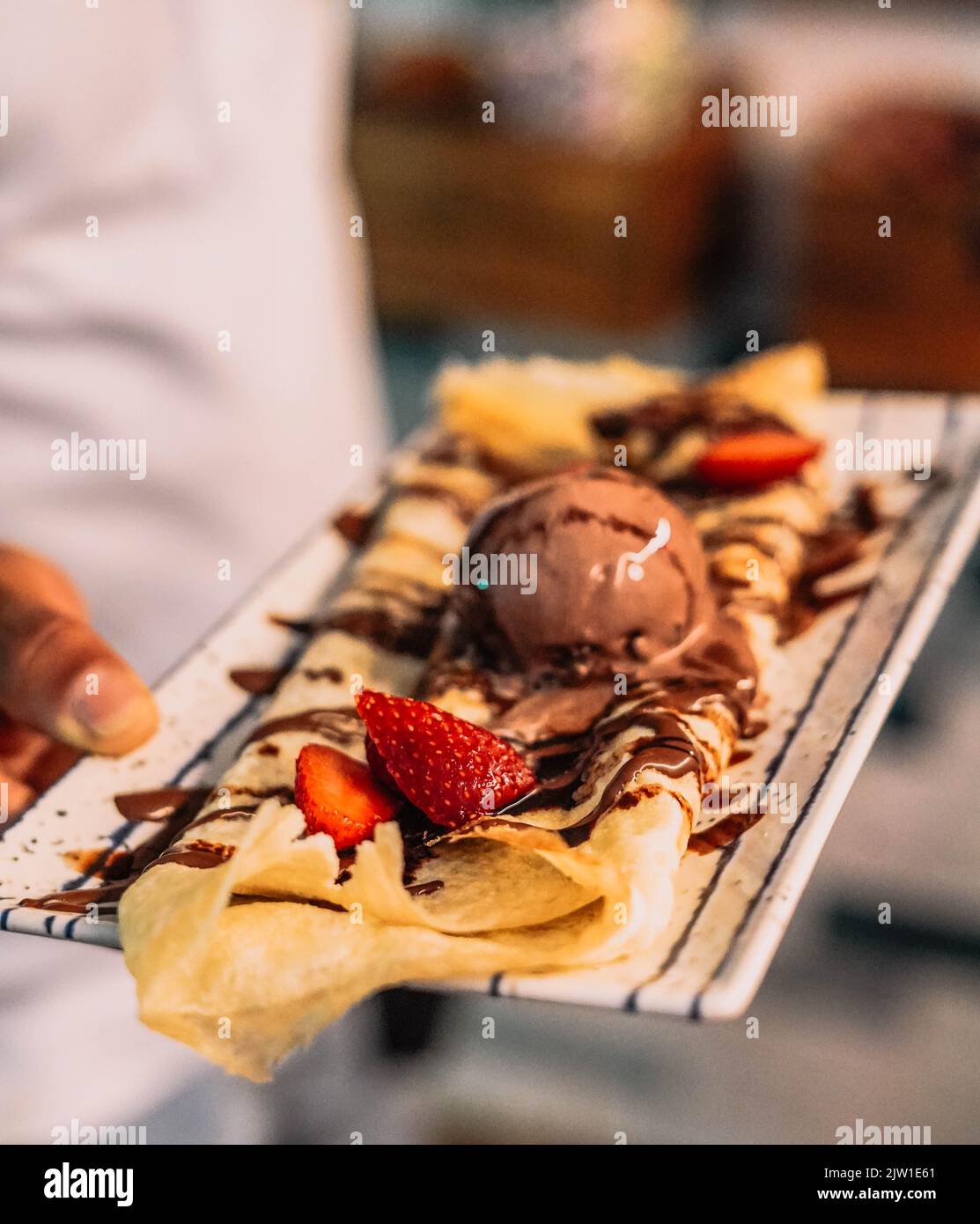 Fancy ice cream scoop hi-res stock photography and images - Alamy