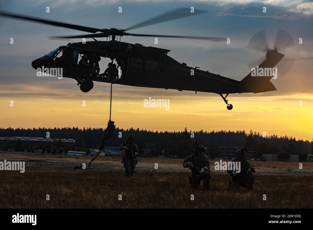Soldiers from 1st Special Forces Group (Airborne), conduct Fast Rope ...