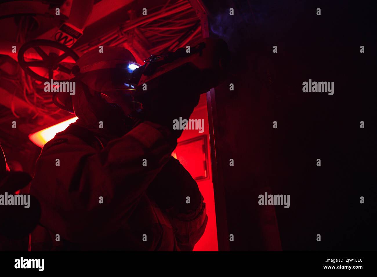 Naval firefighting thermal imager nfti hi-res stock photography and ...