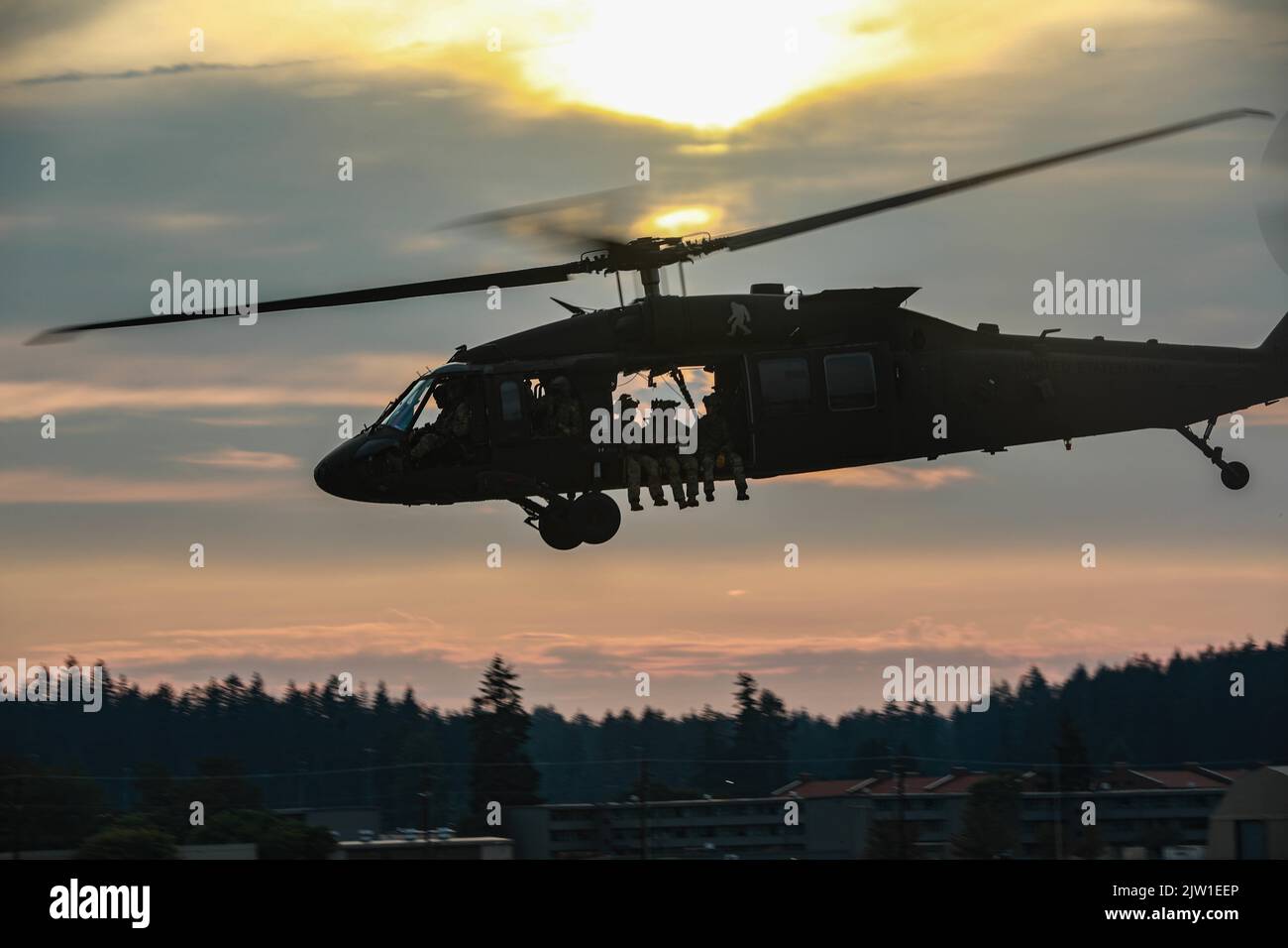 Soldiers from 1st Special Forces Group (Airborne), conduct Fast Rope ...