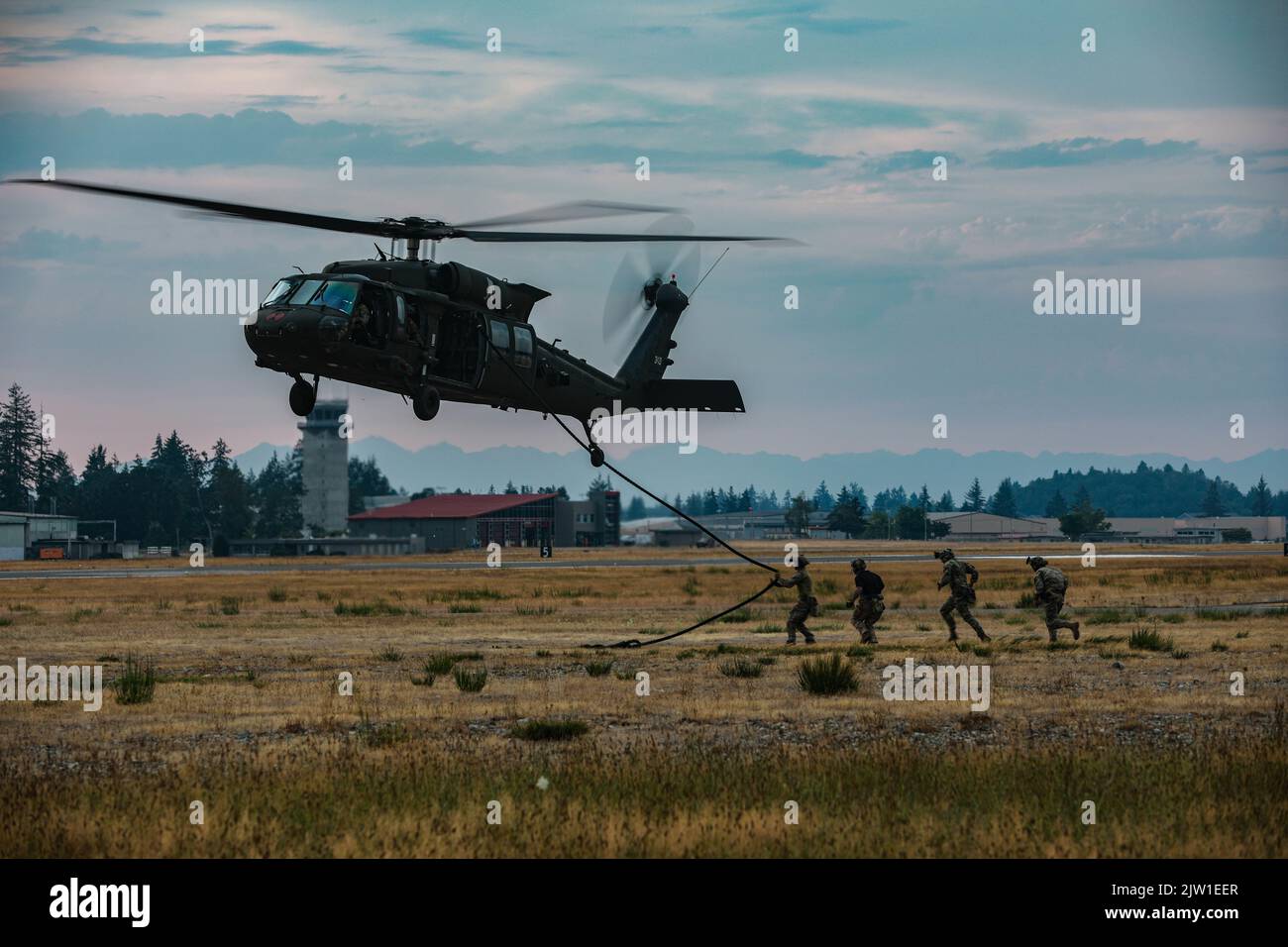 Soldiers from 1st Special Forces Group (Airborne), conduct Fast Rope ...