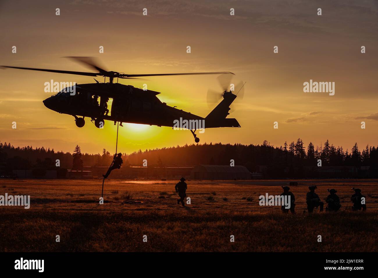 Soldiers from 1st Special Forces Group (Airborne), conduct Fast Rope ...