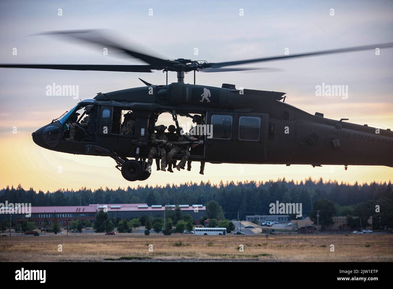Soldiers from 1st Special Forces Group (Airborne), conduct Fast Rope ...
