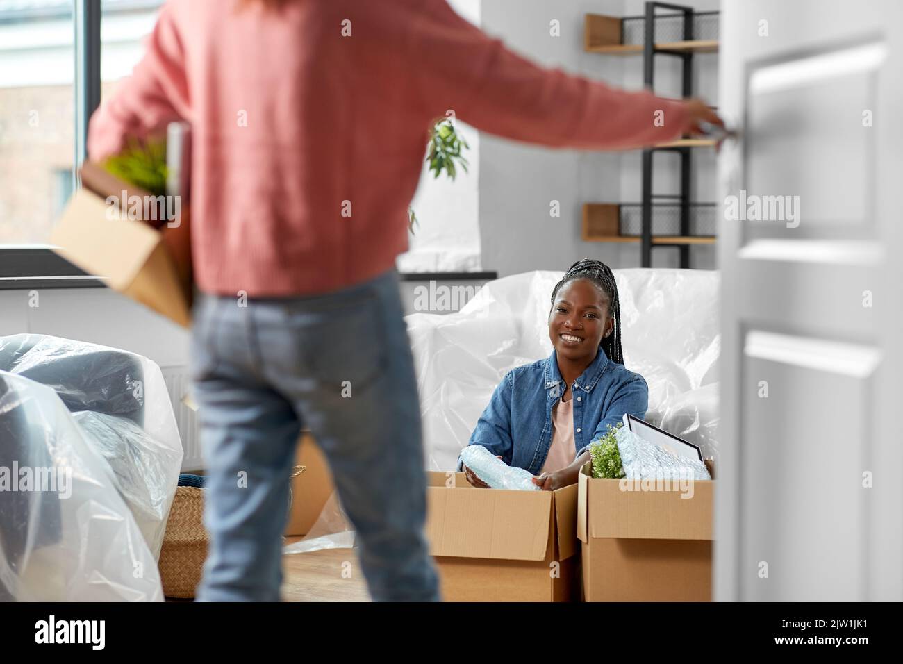 Door female house friends hi-res stock photography and images - Alamy