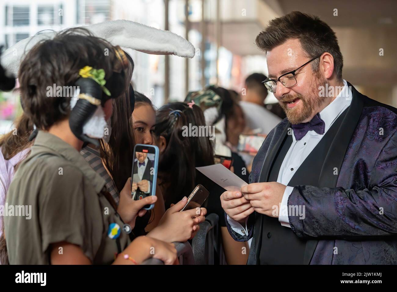 Thomas Ridgewell talks to fans at the 2022 Buffer Festival red carpet ...