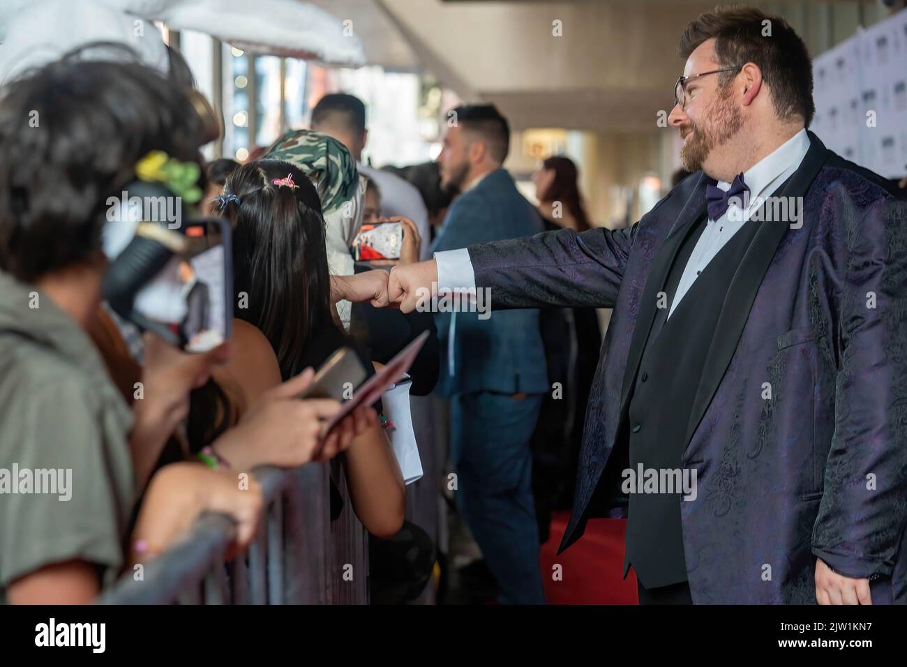 Thomas Ridgewell talks to fans at the 2022 Buffer Festival red carpet ...