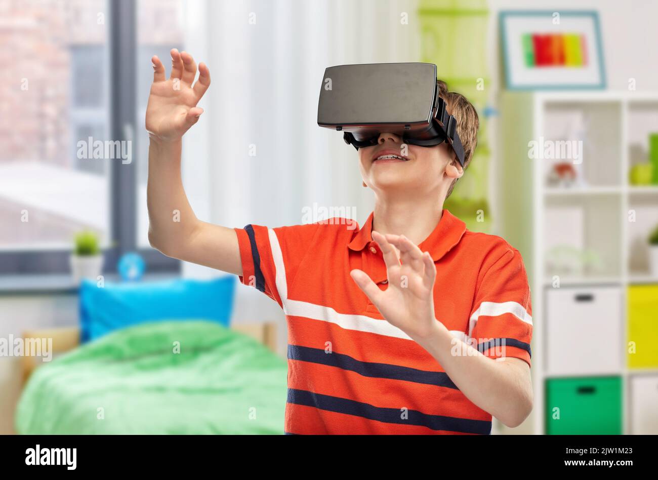 Person playing vr game hi-res stock photography and images - Alamy