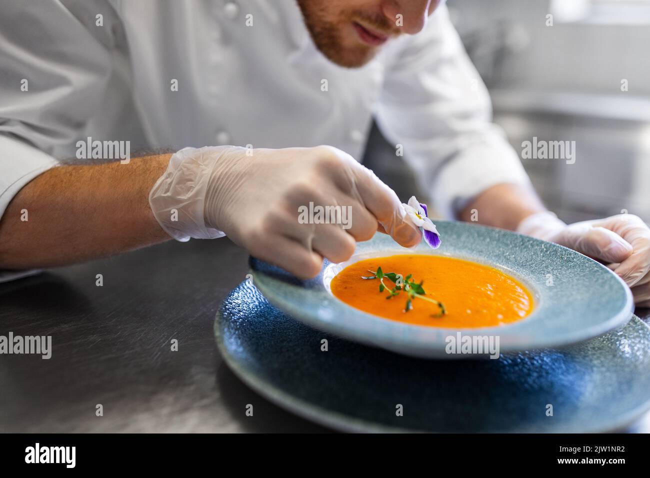 Serving soup kitchen hi-res stock photography and images - Alamy