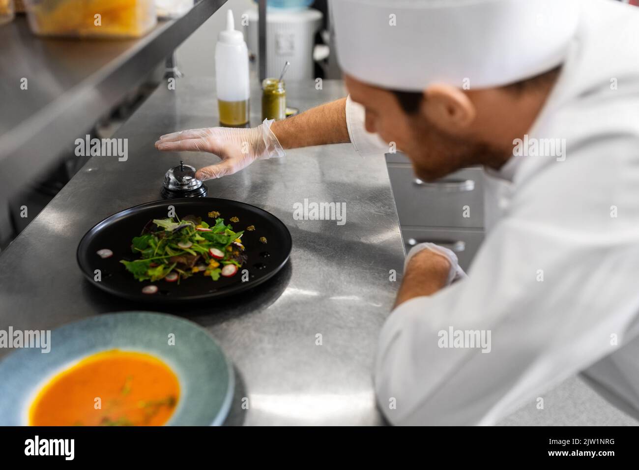 Ringing plate hi-res stock photography and images - Alamy