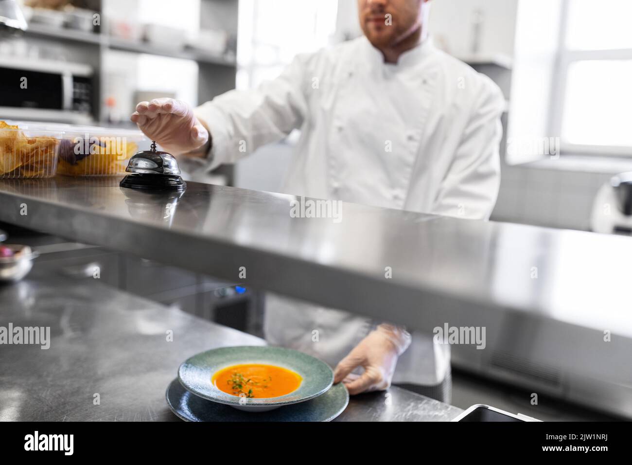 Ringing plate hi-res stock photography and images - Alamy