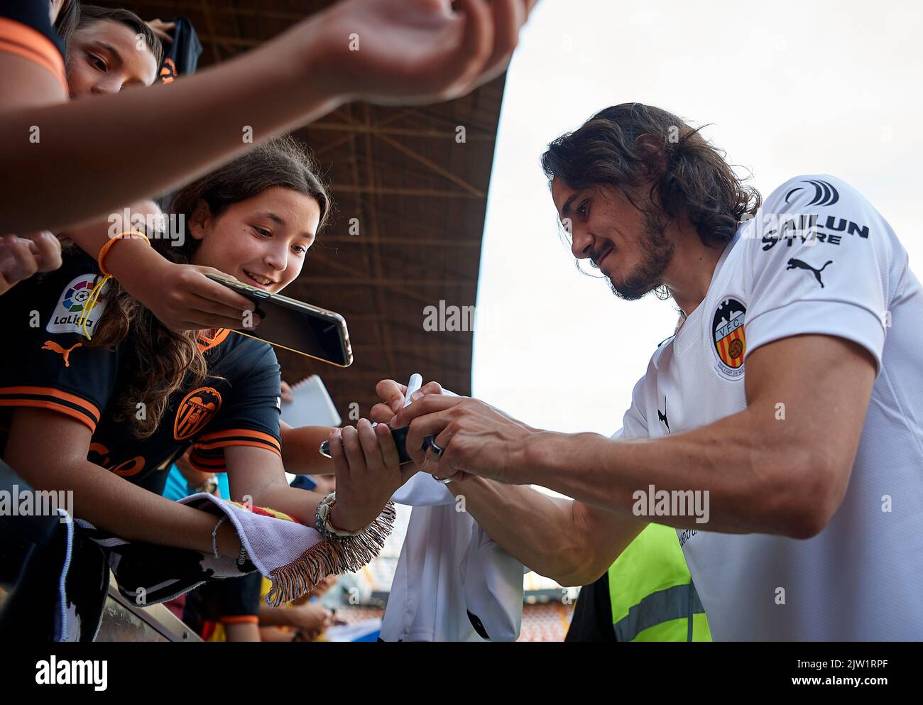 Valencia, Spain. 2nd Sep, 2022. Uruguayan striker Edinson Cavani (R ...