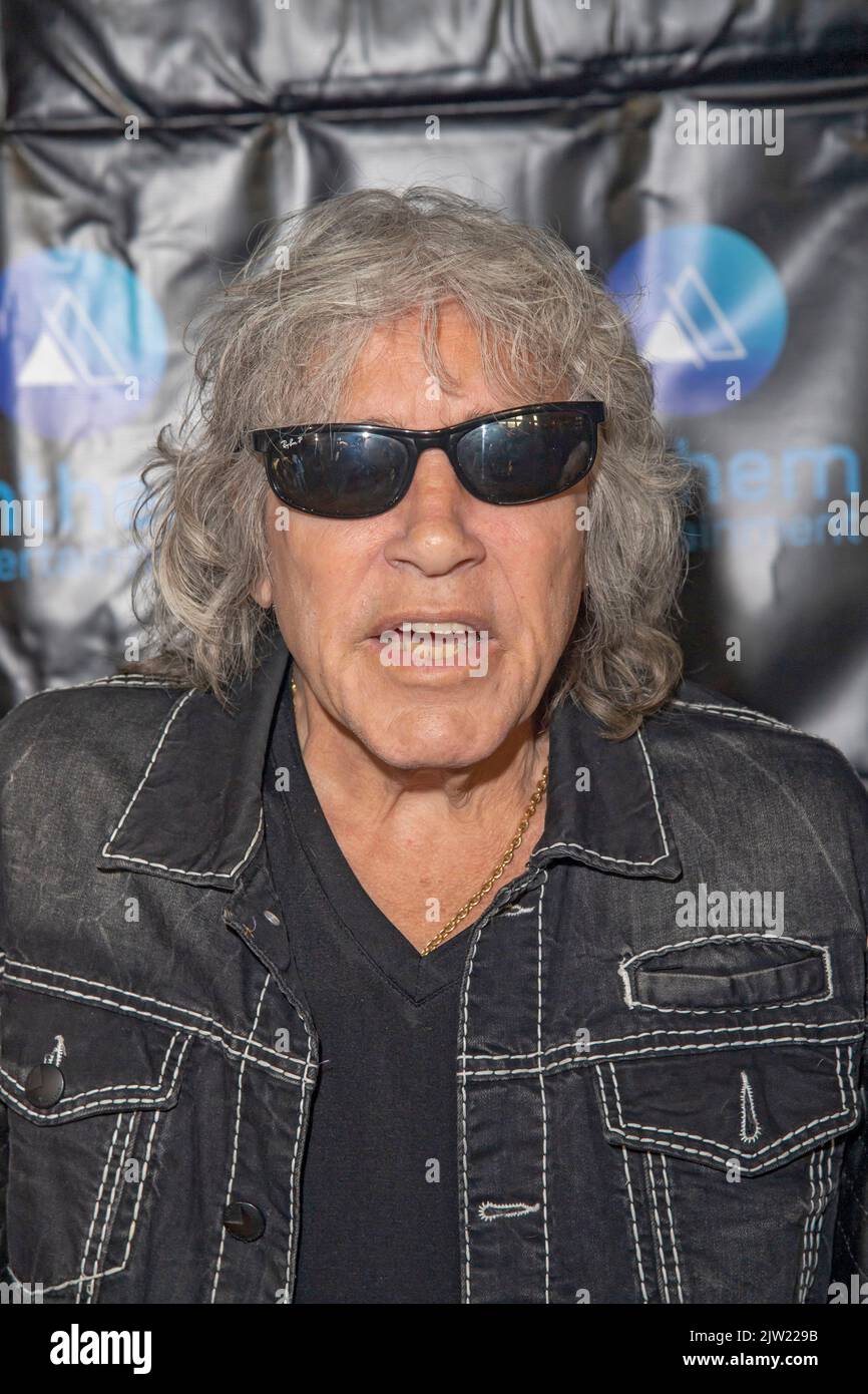 NEW YORK, NEW YORK - SEPTEMBER 02: José Feliciano attends "José ...