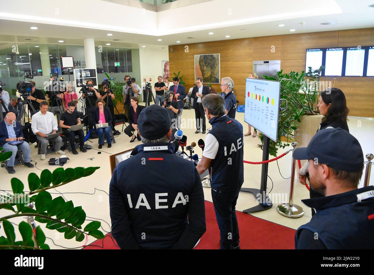 Reactor shell hi-res stock photography and images - Alamy