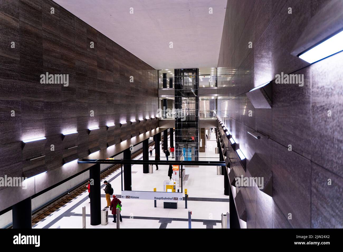 A view of the Berlin subway station with people waiting for the train ...