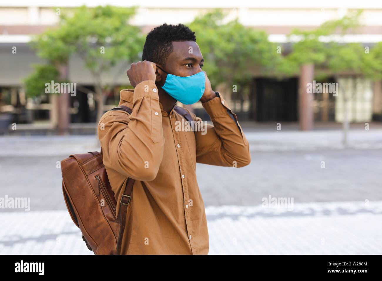 Businessman putting on medical mask hi-res stock photography and images ...