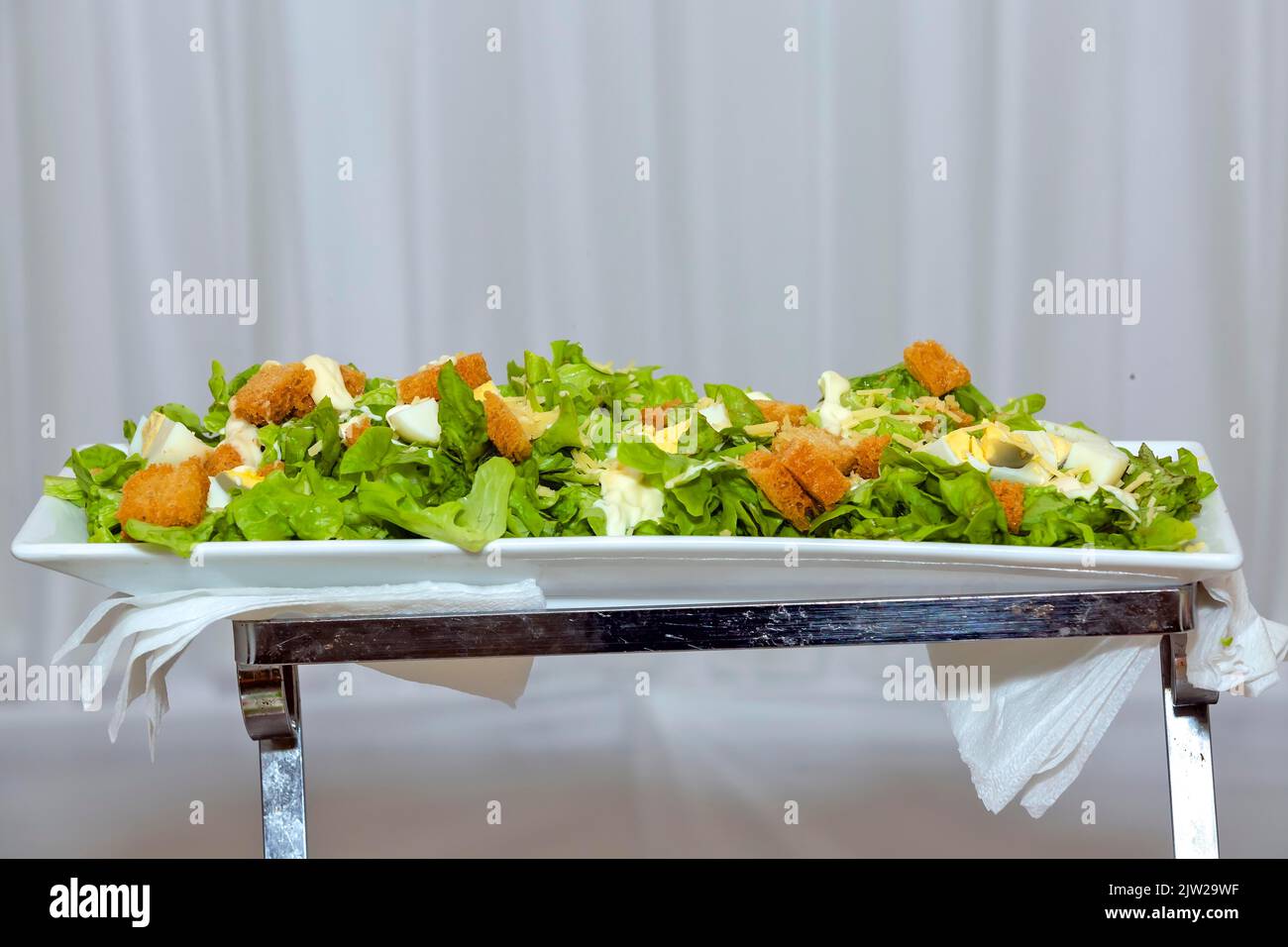 Freshly homemade green salad with crispy fish and boiled eggs Stock ...