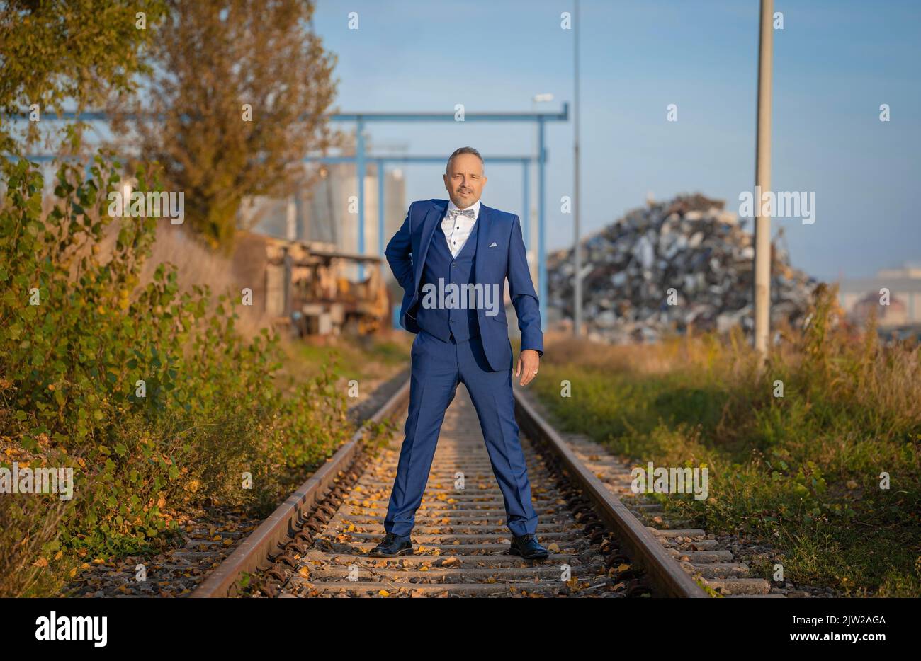Mafia boss in blue suit hints at drawing weapon, Rheinhafen, Karlsruhe ...