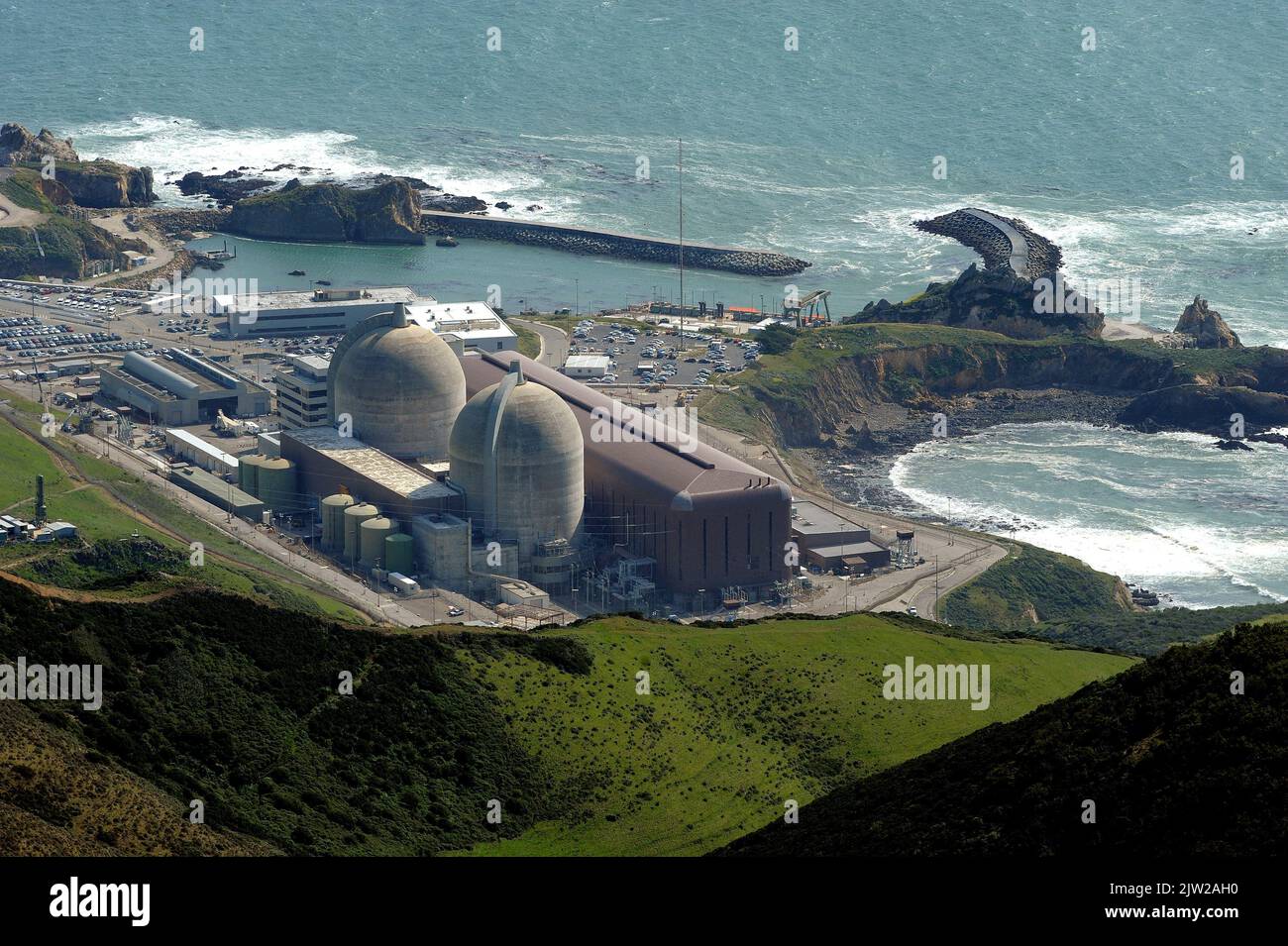Diablo canyon nuclear power plant hi-res stock photography and images ...