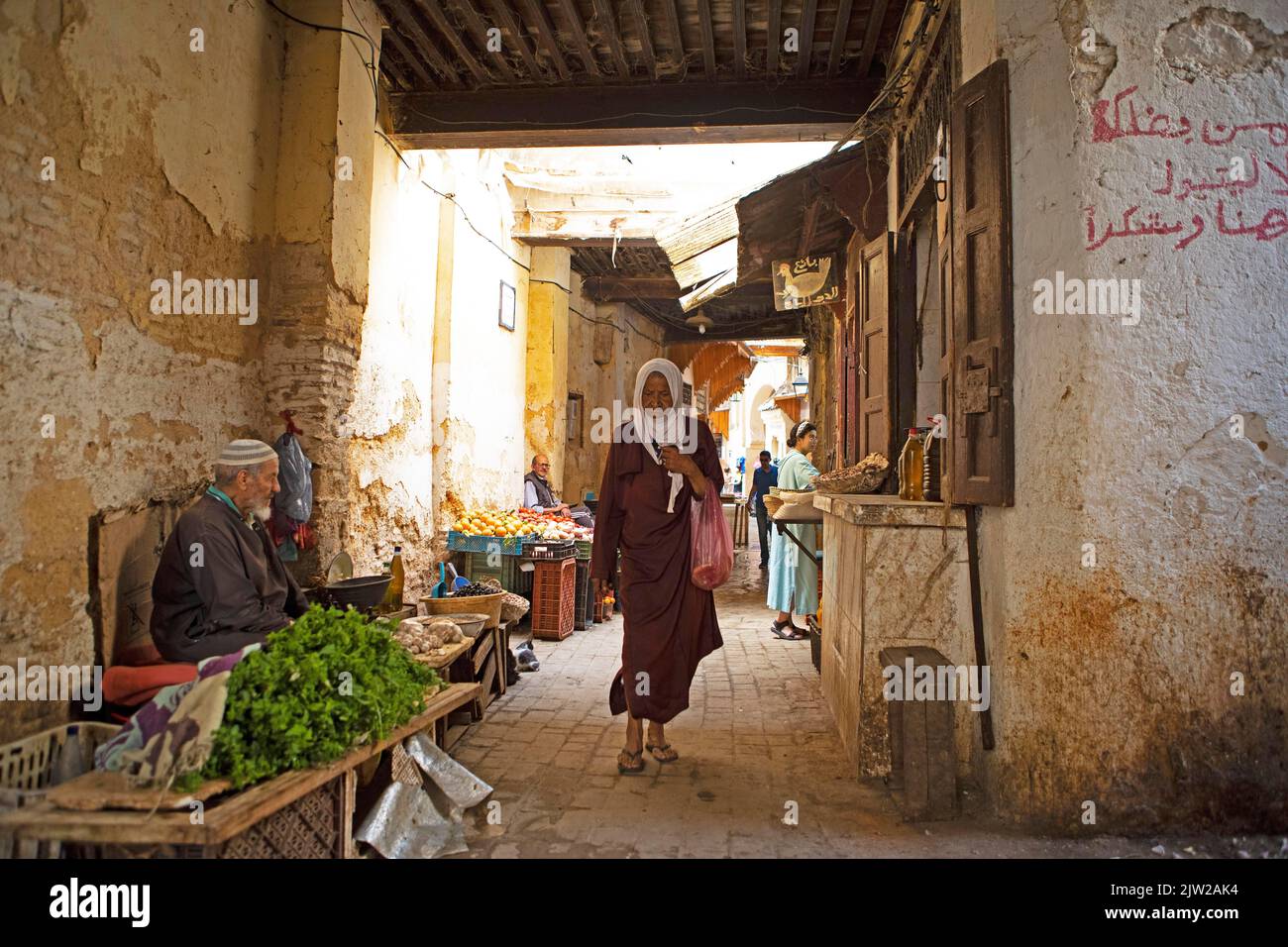 Narrow alley fes morocco hi-res stock photography and images - Alamy