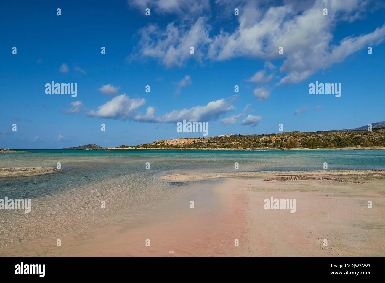 Shallow water of the lagoon, deserted, blue sky with white clouds, sea ...