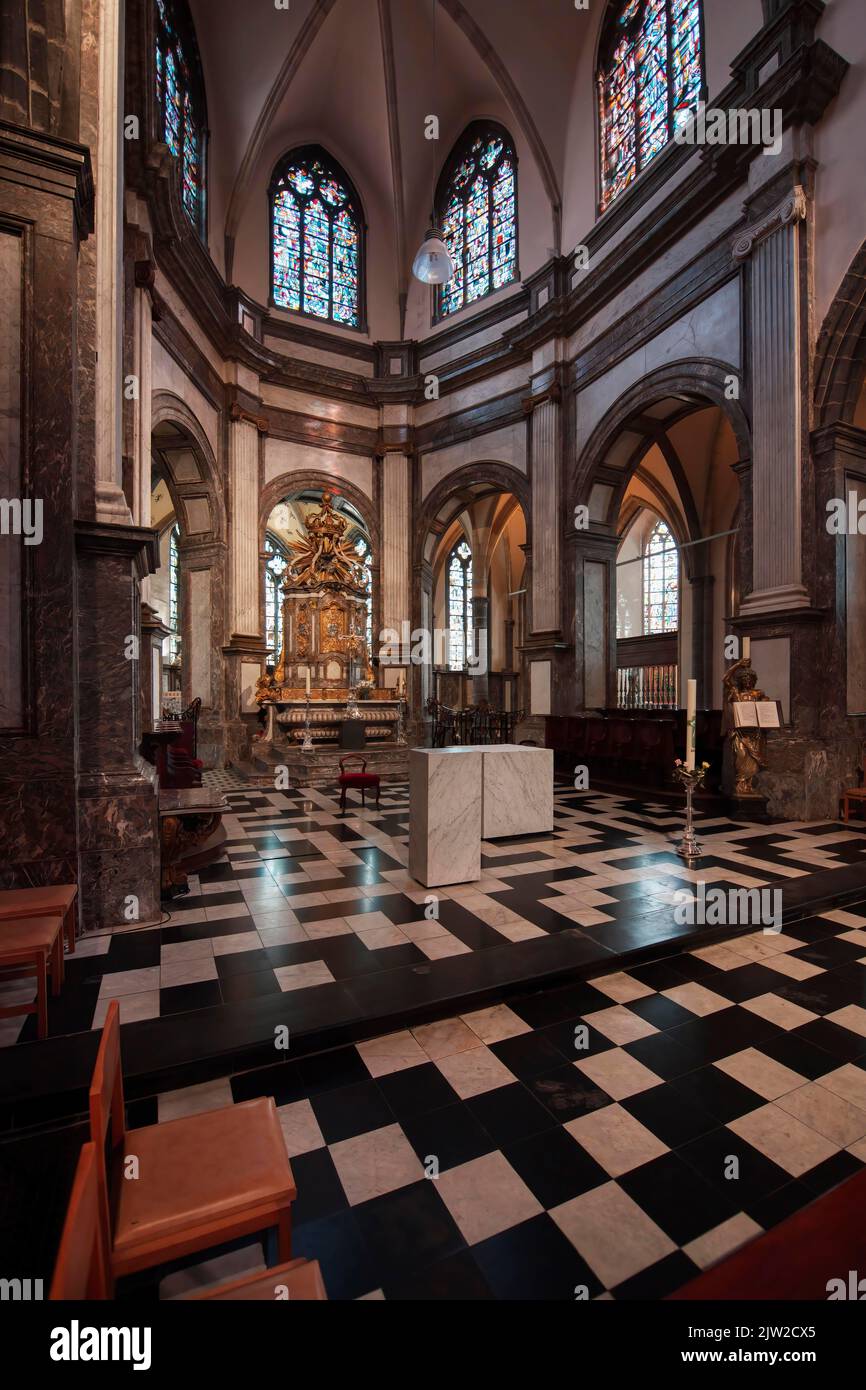 Gothic Church of Our Lady, Central Nave, Kortrijk, Belgium Stock Photo ...