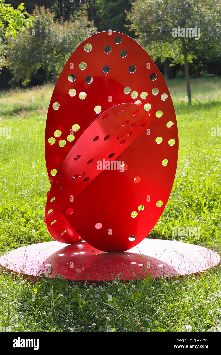 Sculpture Discover Time, sculpture by the artist Susanne Immer made of ...