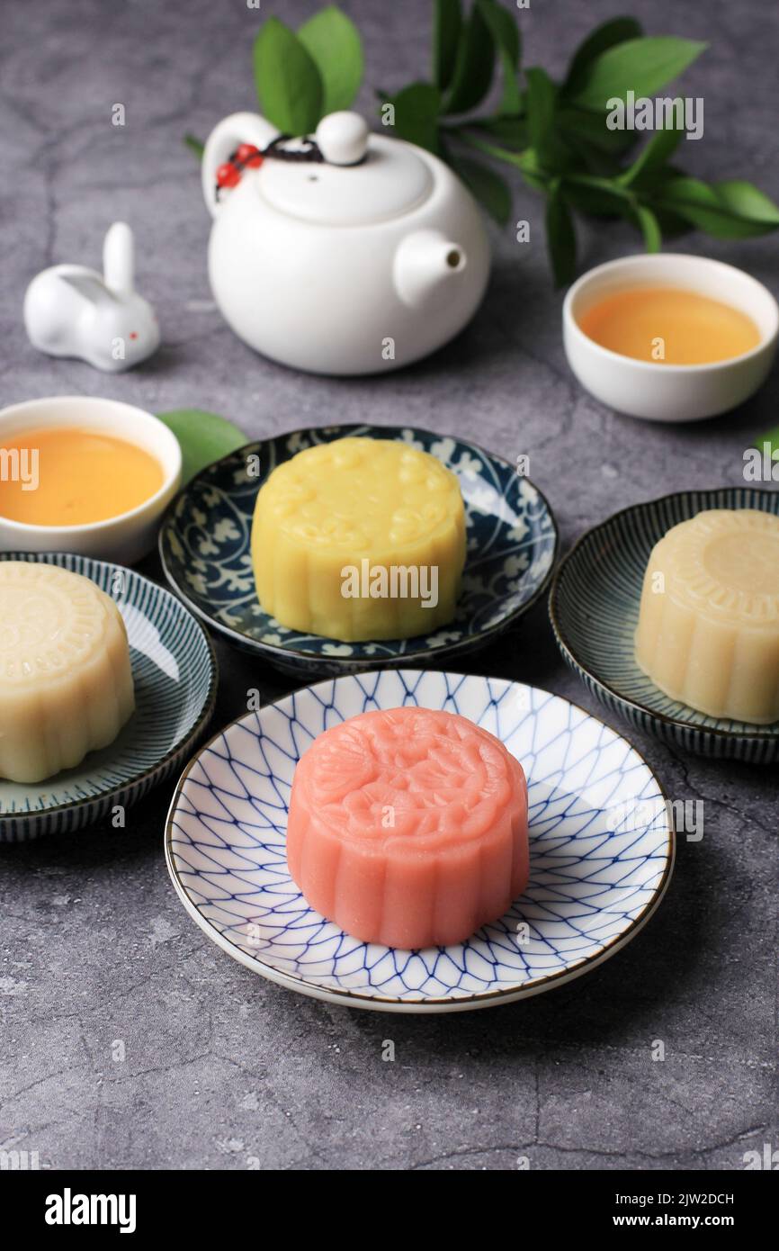 Snowskin Mooncake or Mochi Moon Cake, Taiwan Style New Variation of ...