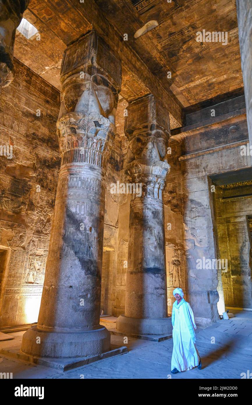 Pronaos dendera hi-res stock photography and images - Alamy