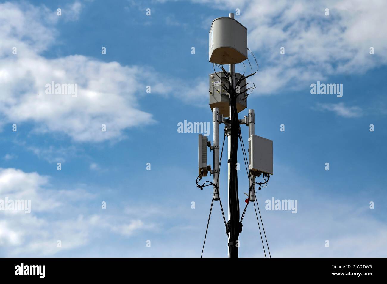 5g antenna hi-res stock photography and images - Alamy