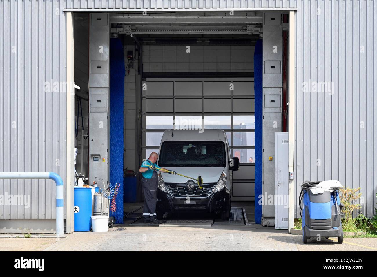 Truck Wash Van Clean Stock Photo - Alamy
