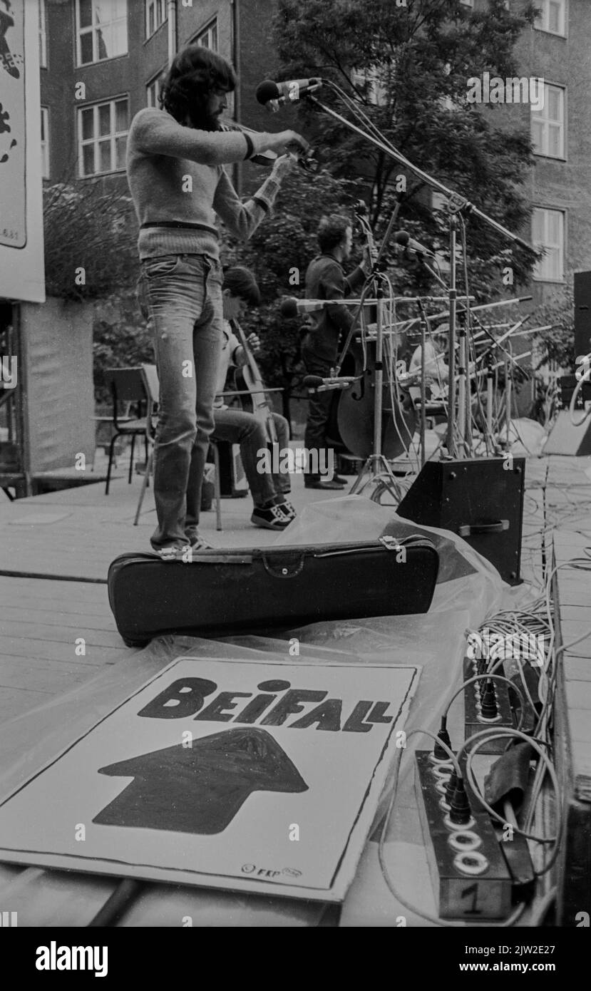 GDR, Berlin, 28. 04. 1982, Folklore Festival in the House of Young ...