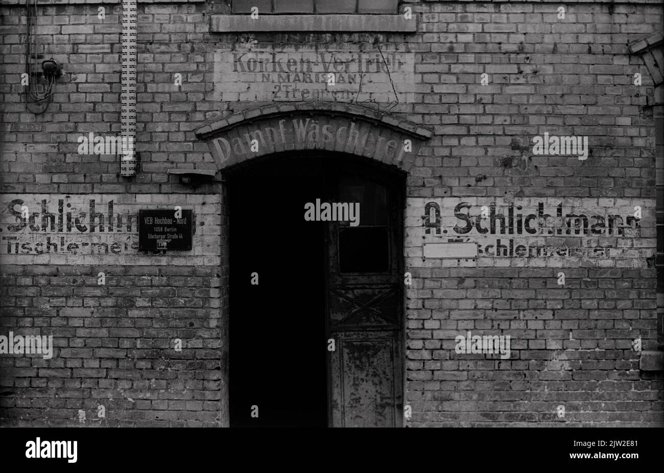 GDR, Berlin, 5. 4. 1988, backyard in Oderberger Strasse, workshops ...