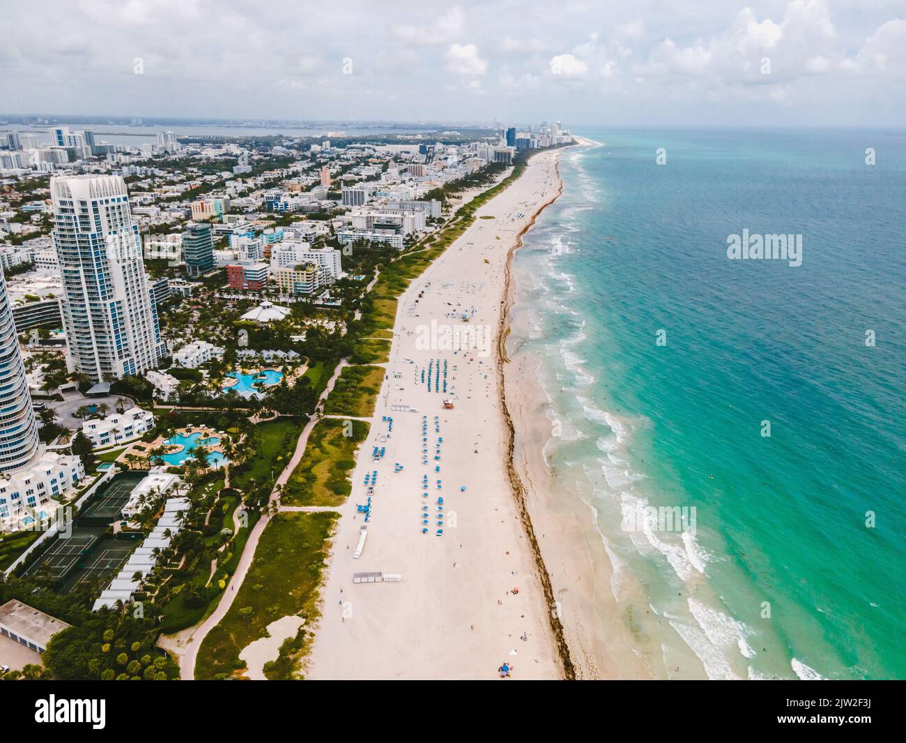 Aerial swimming pool miami hi-res stock photography and images - Alamy