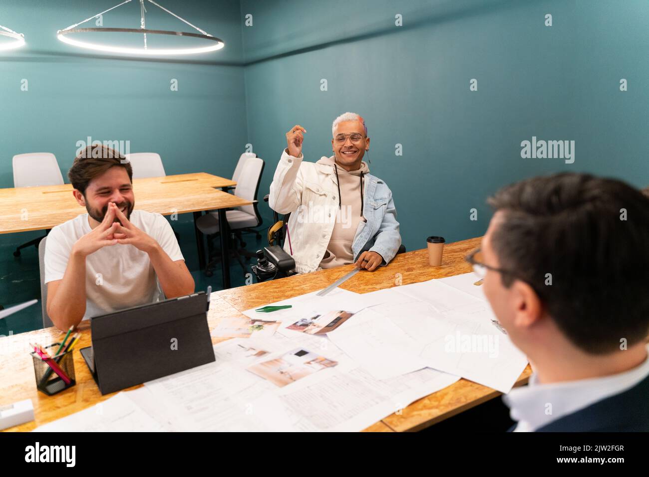 Boardroom gathering hi-res stock photography and images - Alamy