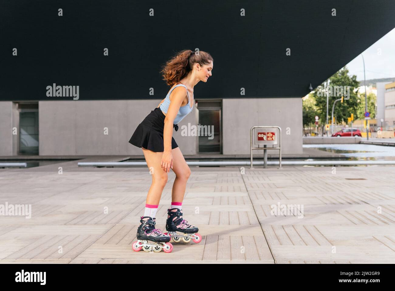 Lady rollerblading hi-res stock photography and images - Alamy