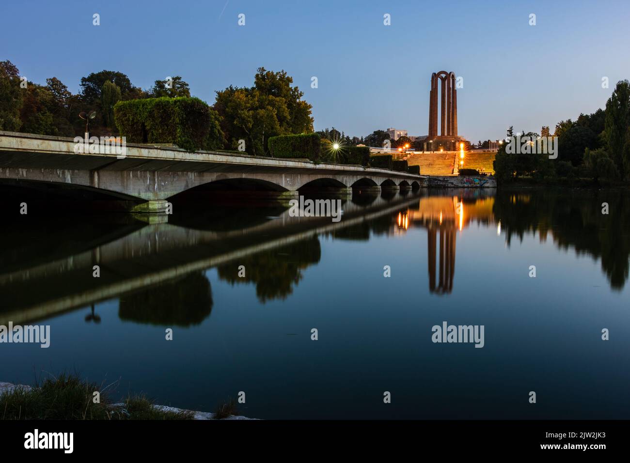 National heroes memorial bucharest hi-res stock photography and images ...