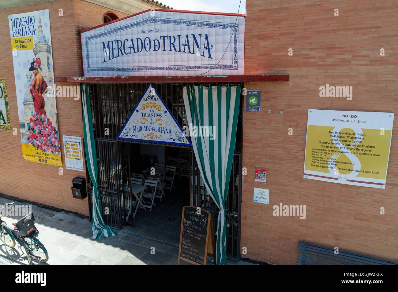 Mercado de triana sign hi-res stock photography and images - Alamy