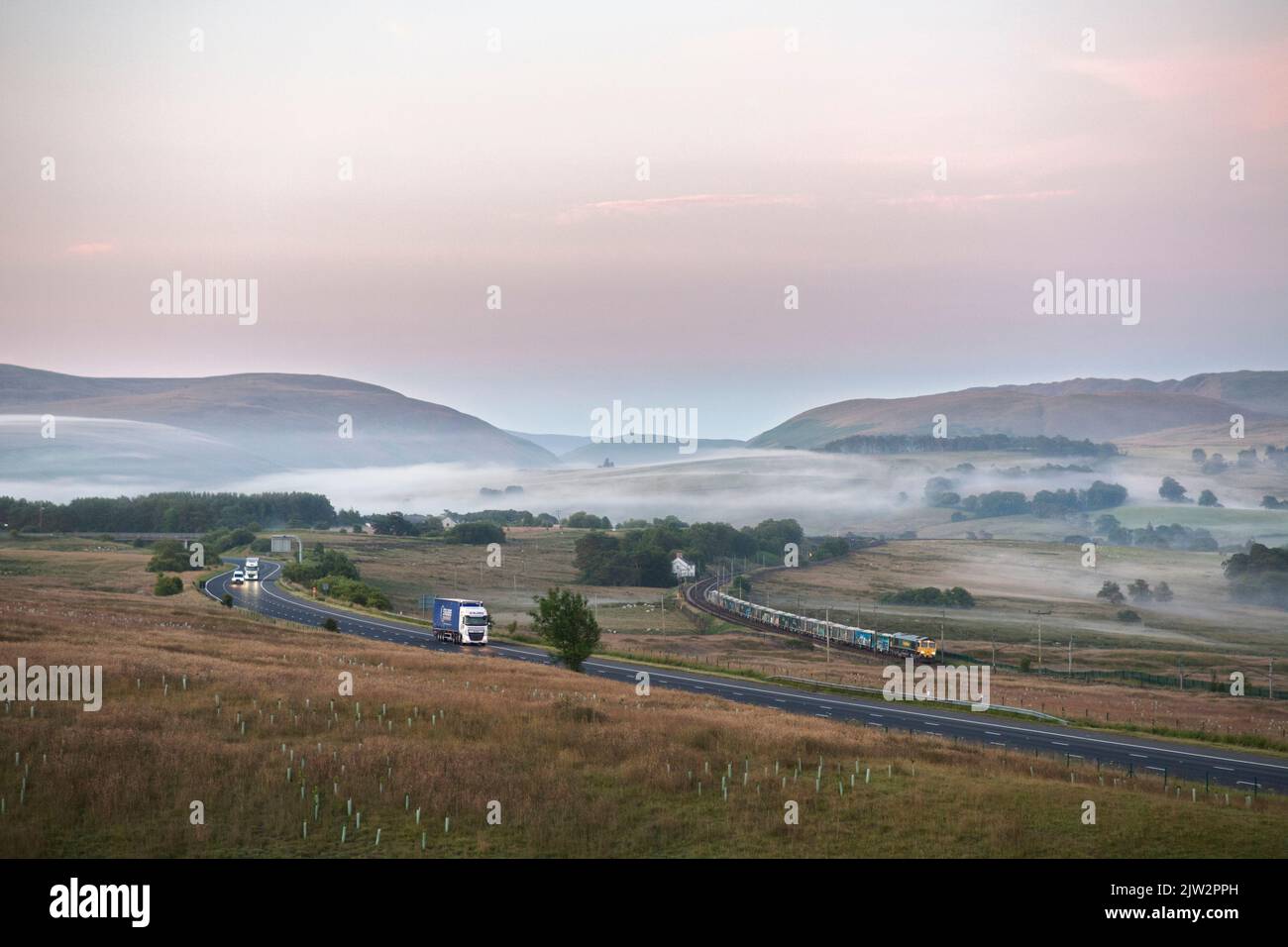 Freightliner class 66 diesel locomotive running through the countryside ...