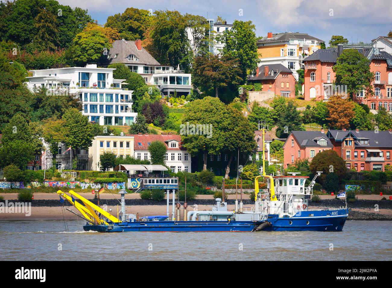 Hamburg, Germany. 01st Sep, 2022. The working and dredging ship "Akke ...