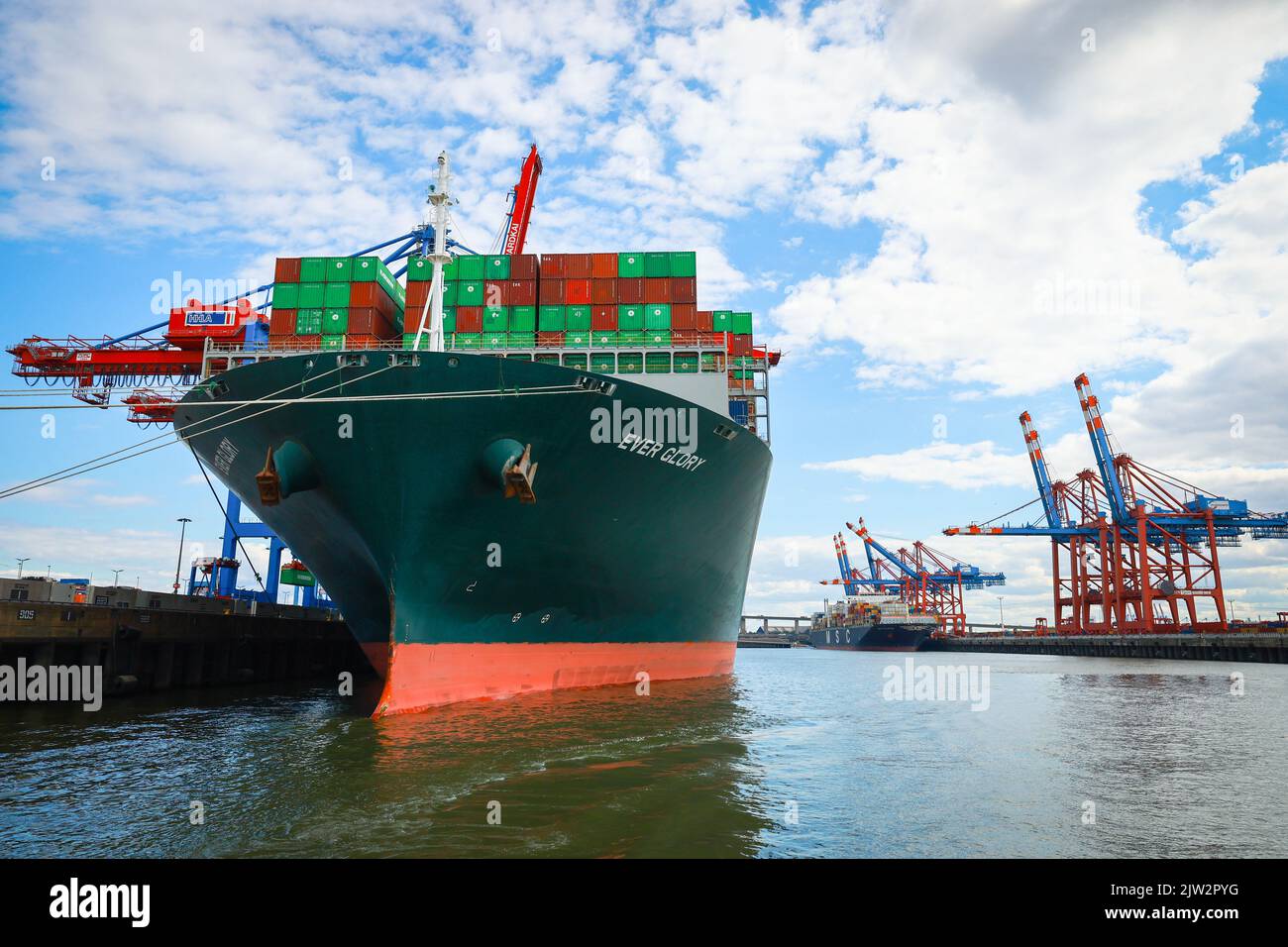 Hamburg, Germany. 01st Sep, 2022. The container ship "Ever Glory" of ...