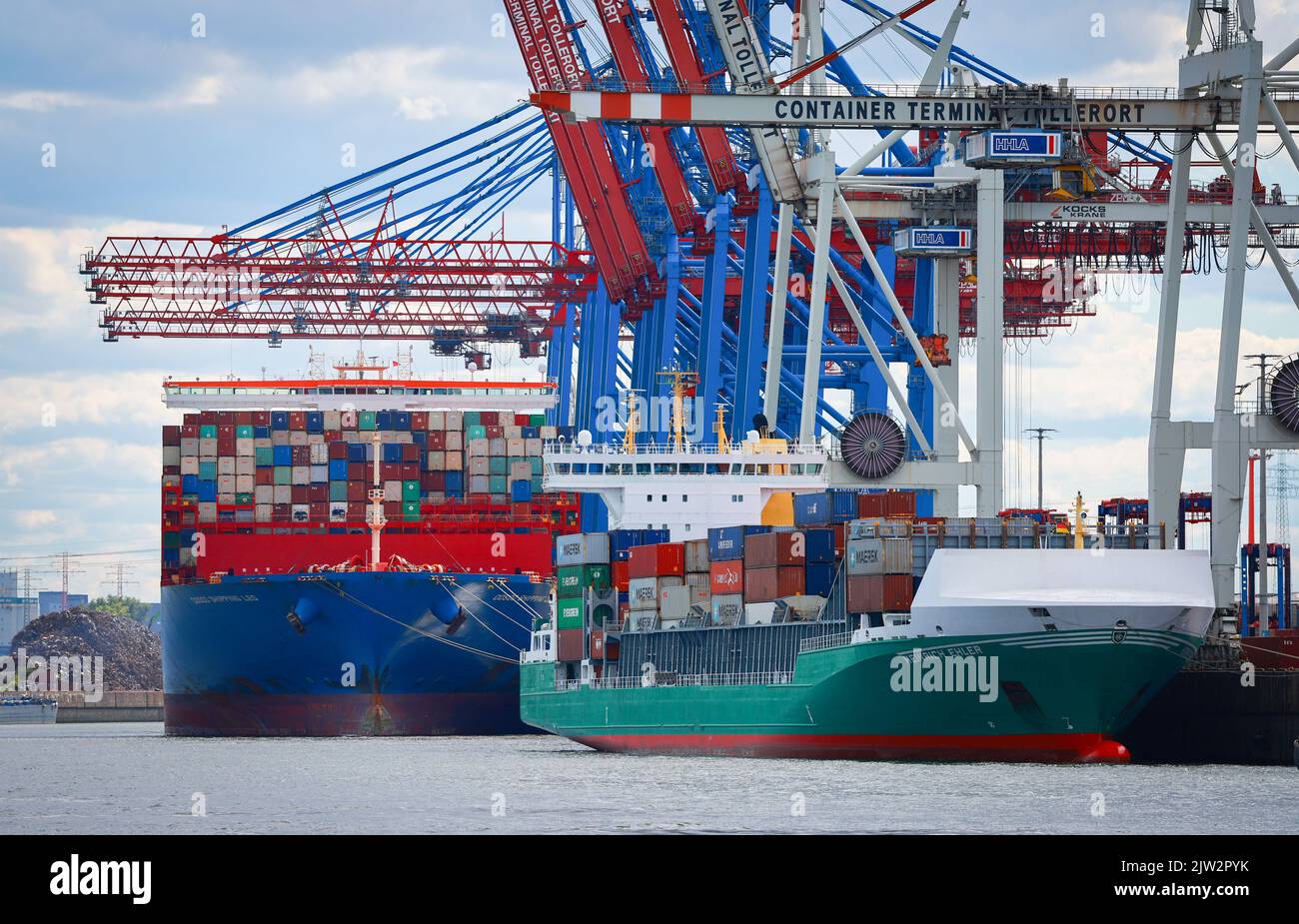 Hamburg, Germany. 01st Sep, 2022. Small and large container ships are moored at the Tollerort ...