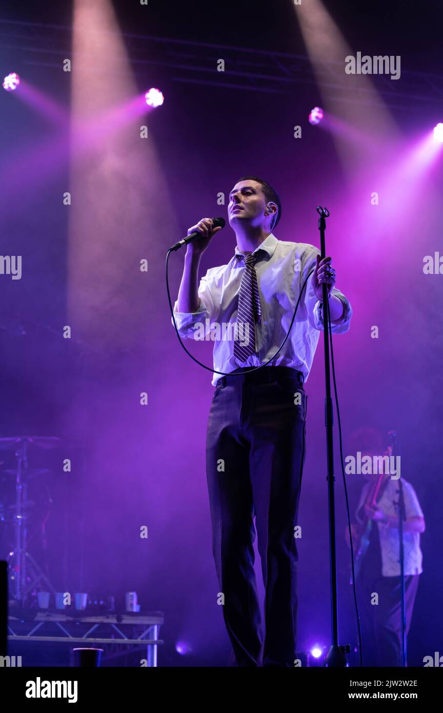 Joesef - singing to the connect festival audience Stock Photo - Alamy